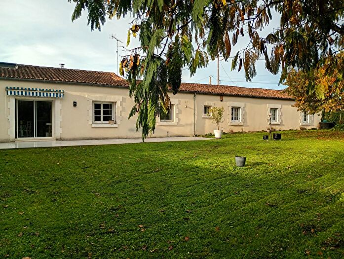 Maison à vendre - Bourg-Charente - 6 pièces - 3 chambres
