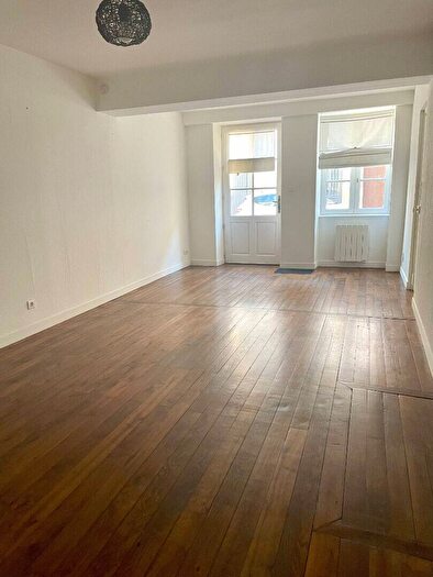 Appartement à louer - Centre Ville, Tournus - 1 pièce