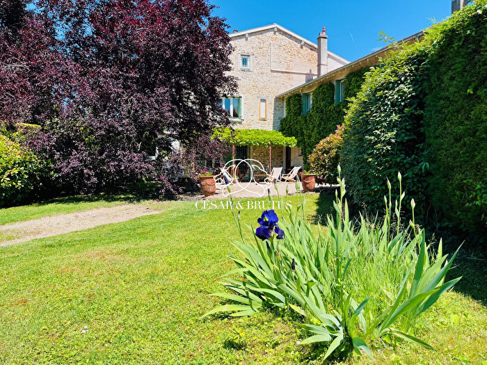 Maison à vendre - Fleurieu-sur-Saône - 8 pièces - 5 chambres