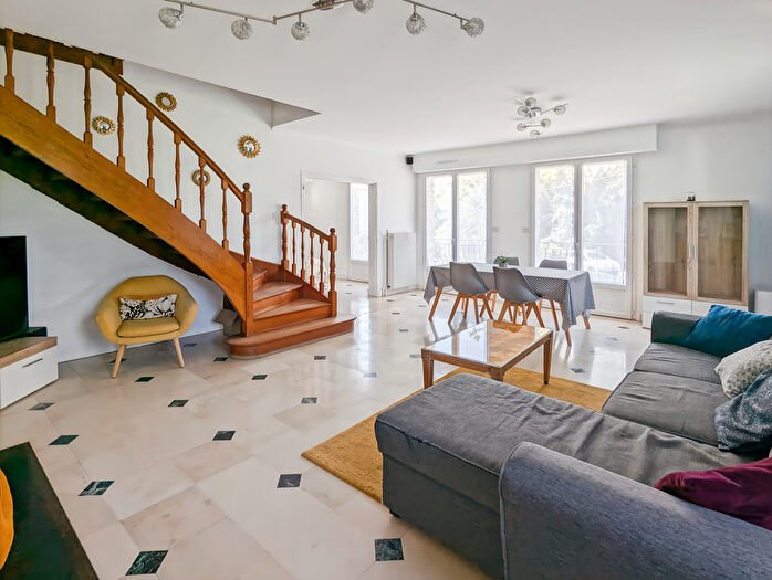 Maison à vendre - Laval, Pavement - 8 pièces - 5 chambres