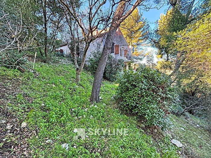 Maison à vendre - Marseille e , Saint-Marcel - 7 pièces - 4 chambres