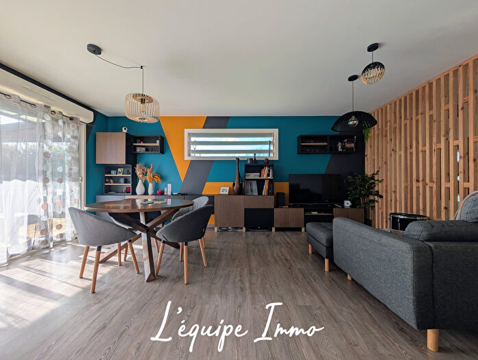 Maison à vendre - LIsle-Jourdain - 5 pièces - 4 chambres