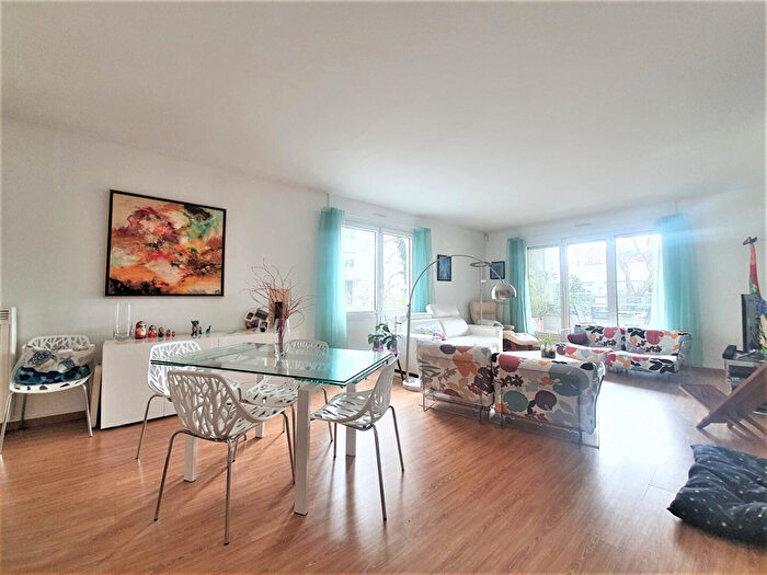 Appartement à vendre - Courbevoie, Hôtel de ville - 5 pièces - 3 chambres