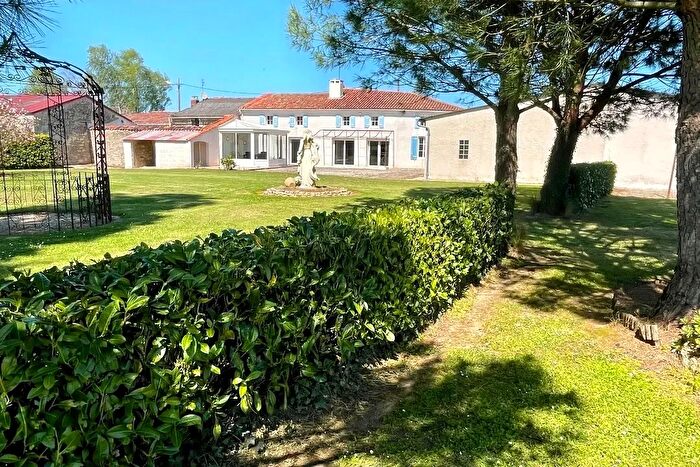 Maison à vendre - Saint-Sulpice-dArnoult - 10 pièces - 3 chambres