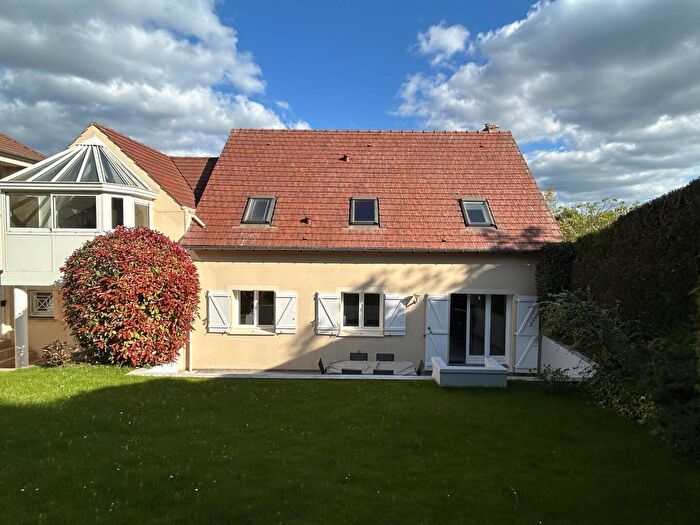 Maison à louer - Jouars-Pontchartrain - 6 pièces - 4 chambres