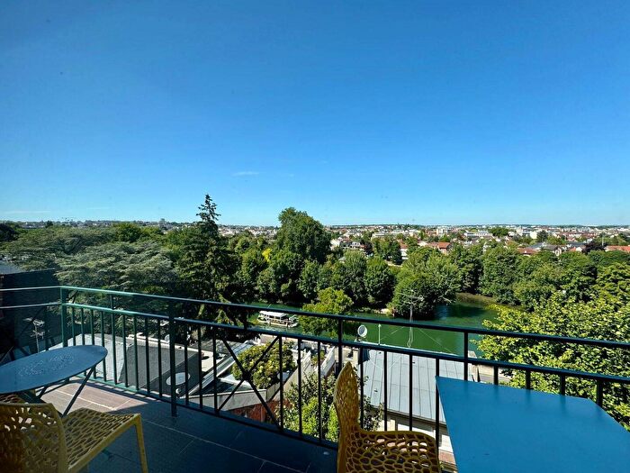 Maison à louer - Quatres Cités-Simonettes-République, Champigny-sur-Marne - 6 pièces - 5 chambres