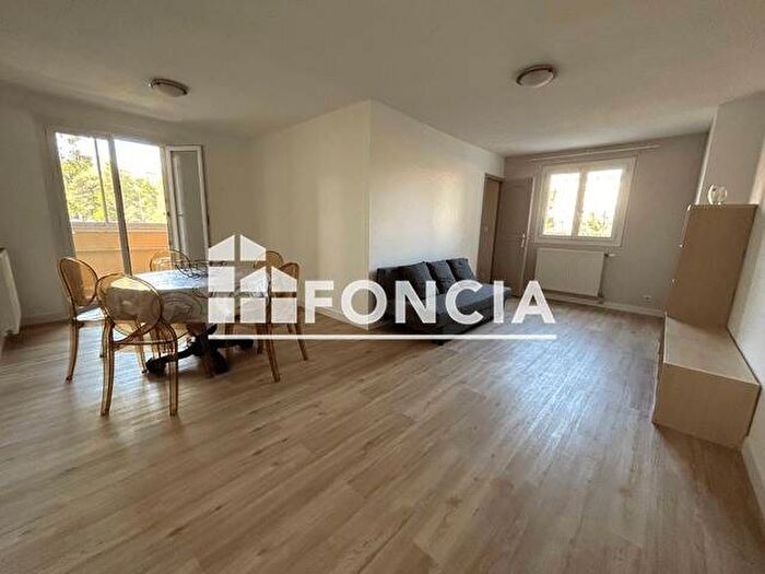 Appartement à louer - Jas de Bouffan, Aix-en-Provence - 4 pièces - 3 chambres