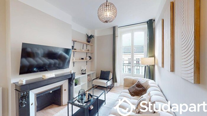 Appartement à louer - Charras, Clermont-Ferrand - 1 pièce - 3 chambres