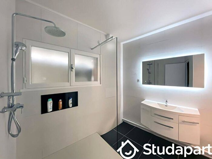 Appartement à louer - Abbaye, Grenoble - 1 pièce - 1 chambre