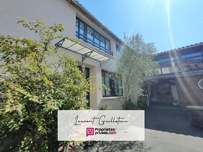 Maison à vendre - Mortagne-sur-Sèvre - 20 pièces - 12 chambres