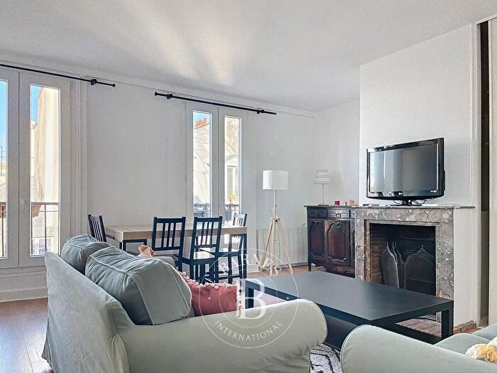 Appartement à louer - Porte Saint Denis-Paradis, Paris ème arrondissement - 3 pièces - 2 chambres