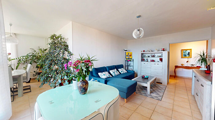 Appartement à vendre - Chenôve - 4 pièces - 2 chambres