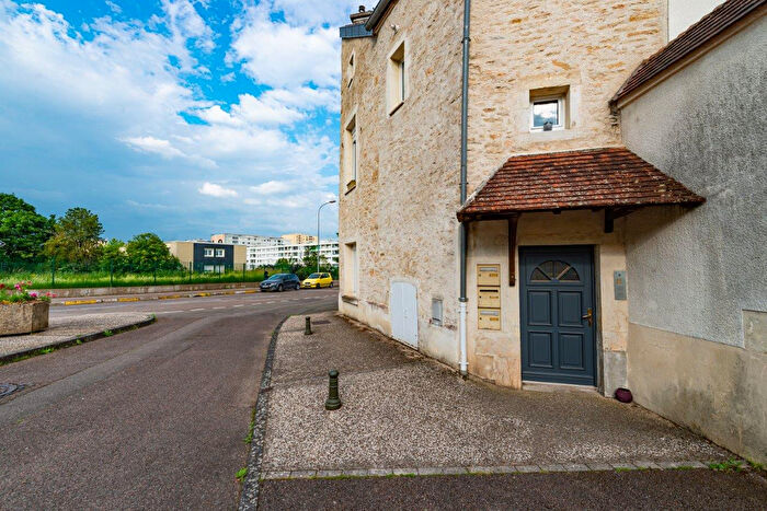 Maison à vendre - Chenôve, Chenôve - 5 pièces - 4 chambres