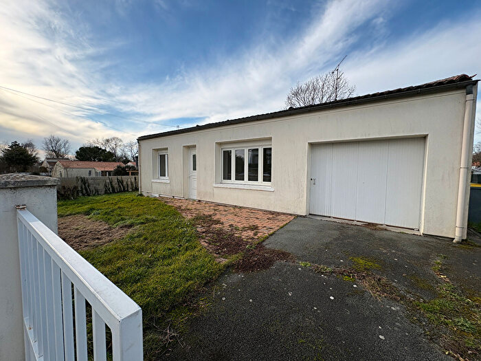 Maison à vendre - Surgères - 4 pièces - 3 chambres