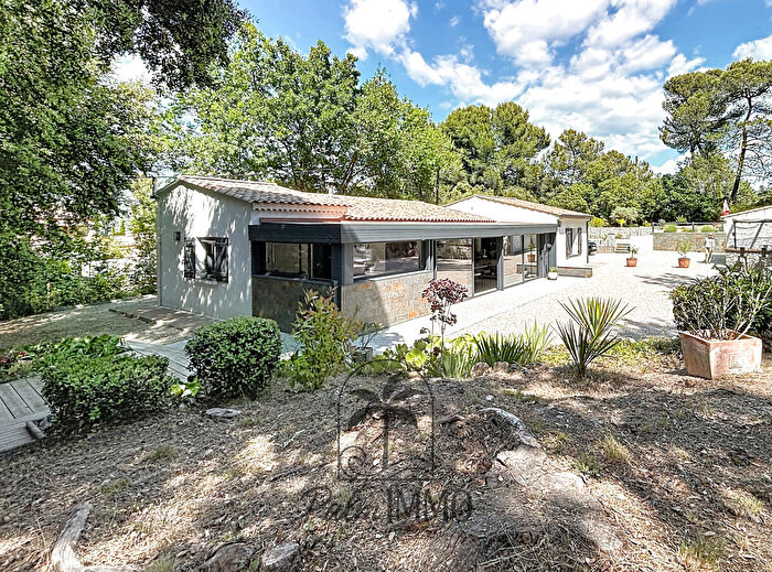 Maison 5 pièces à Pourrières, à vendre