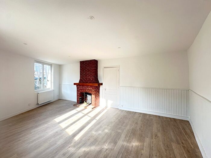 Maison à louer - Courville-sur-Eure - 4 pièces - 3 chambres