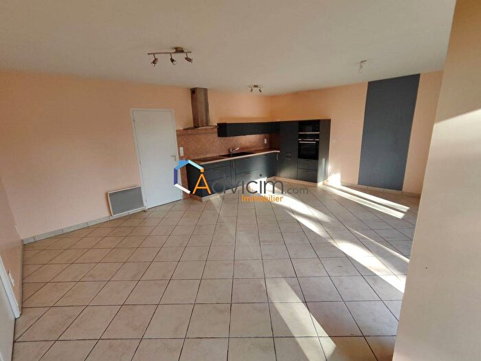 Maison à louer - Villaines-la-Juhel - 5 pièces - 3 chambres