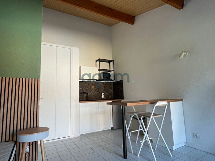 Appartement à louer - La Roche-sur-Yon, Pyramides, Jean-Yole - 1 pièce