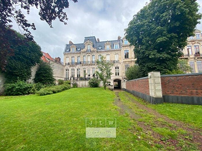 Appartement à louer - Vieux Lille - 3 pièces - 2 chambres