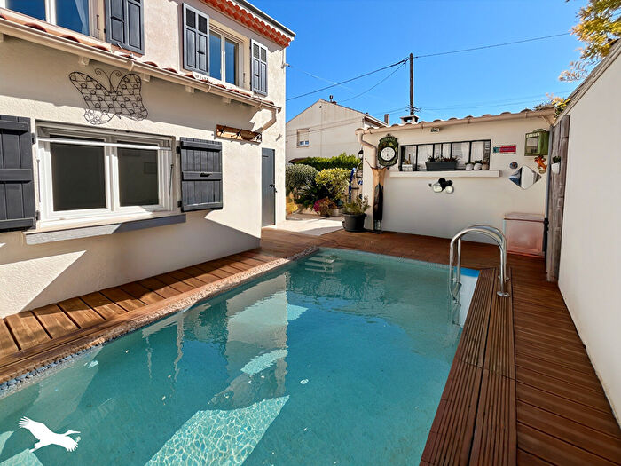 Maison à vendre - Marseille e , Saint-Marcel - 5 pièces - 3 chambres