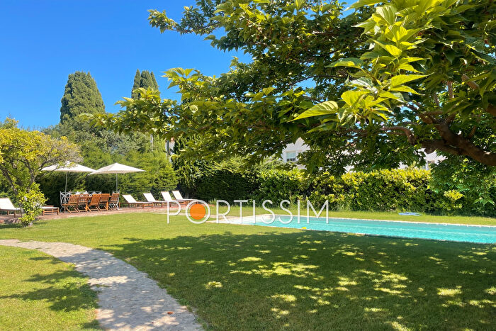 Maison à vendre - Saint-Laurent-du-Var, Galinières, Pomarels - 11 pièces - 9 chambres