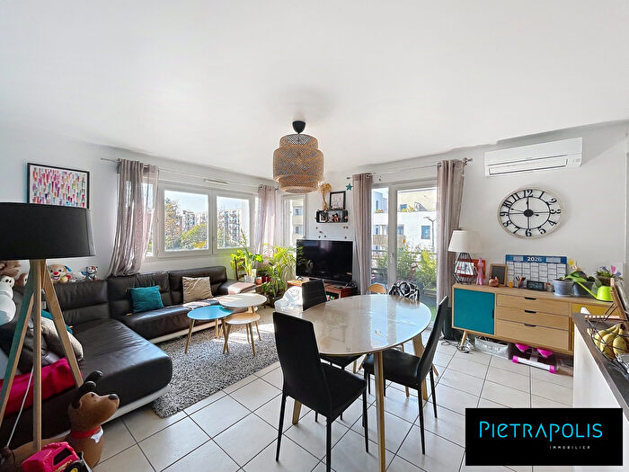 Appartement à vendre - Saint-Priest, Village - 4 pièces - 3 chambres