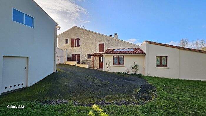 Maison à vendre - Saint-Hilaire-la-Palud - 5 pièces - 3 chambres