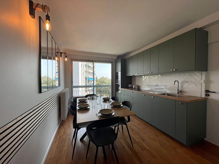 Appartement à louer - Laënnec, Lyon ème arrondissement - 7 pièces - 1 chambre