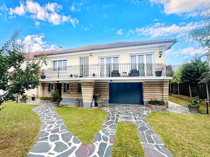 Maison à vendre - Champs-sur-Marne, Bords de Marne - 5 pièces - 3 chambres