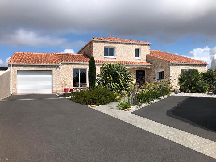 Brem-sur-Mer : Maison 5 pièces à vendre