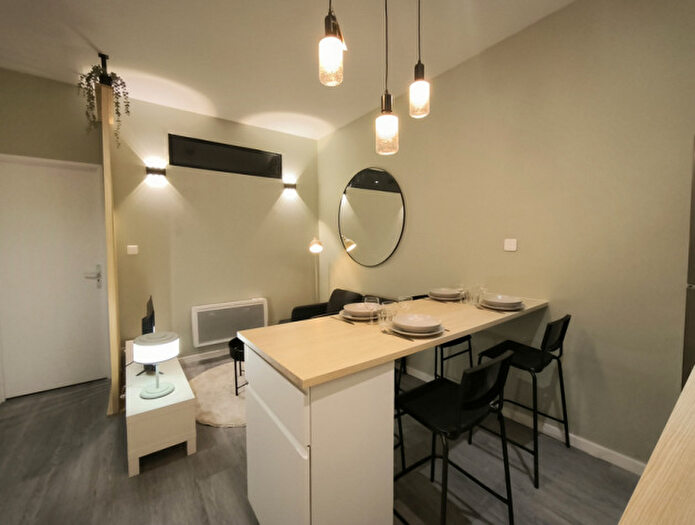 Appartement à louer - Toulon, Champs-de-Mars - 4 pièces - 3 chambres