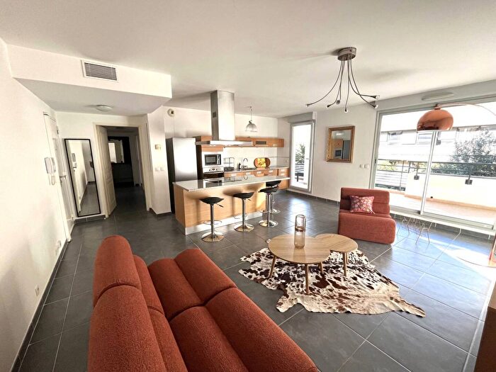 Appartement à louer - Marseille ème arrondissement - 3 pièces - 2 chambres