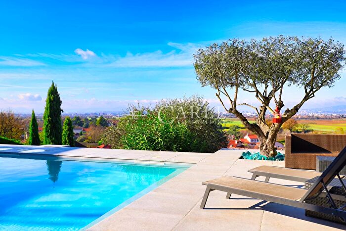 Maison à vendre - Chassieu - 9 pièces - 3 chambres