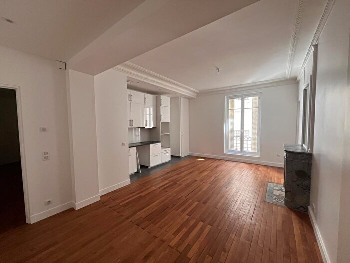 Paris 3ème, Archives : Appartement 4 pièces à louer