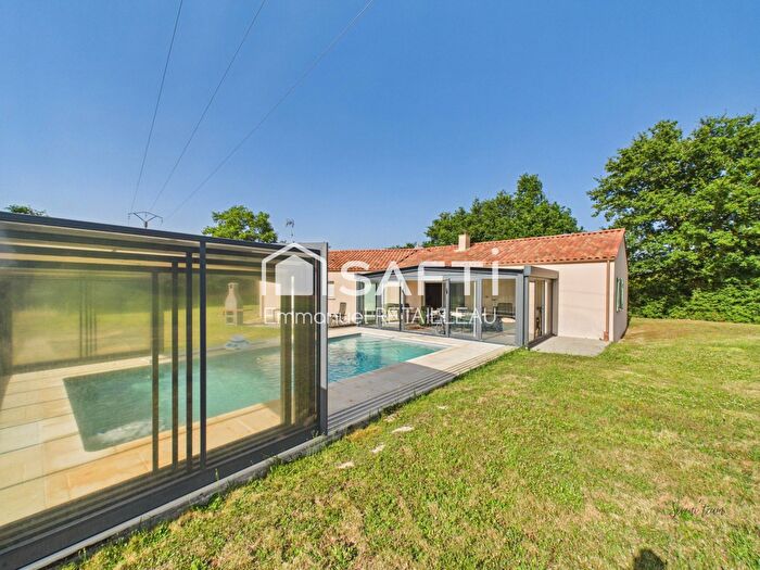 Maison 5 pièces à Sainte-Flaive-des-Loups, à vendre