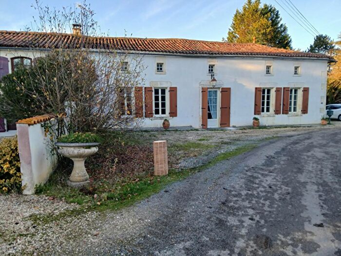 Maison à vendre - Lamérac - 5 pièces - 3 chambres