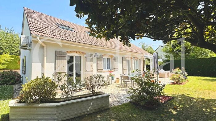 Maison 7 pièces à Noisy-le-Roi, à vendre