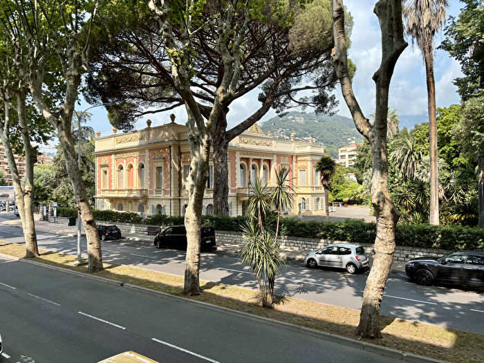 Appartement à vendre - Menton, Hôtel de Ville, Vieille Ville, Musée, Madone, Carnolès - 2 pièces - 1 chambre