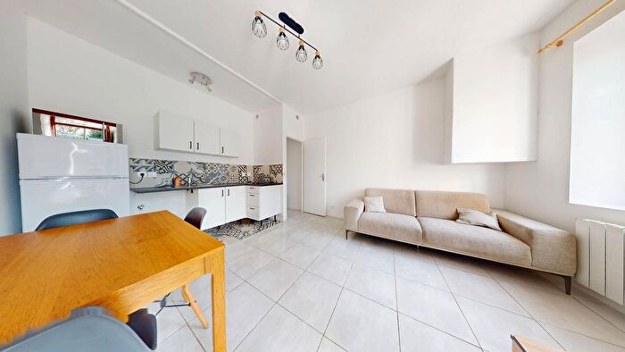 Appartement 1 pièce à louer à Limas
