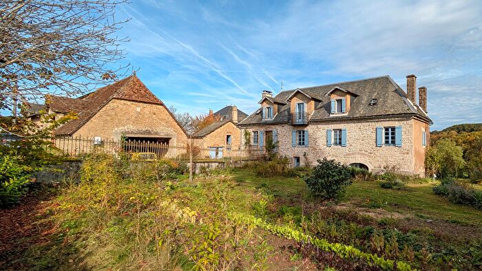 Maison à vendre - Laroquebrou - 9 pièces - 4 chambres