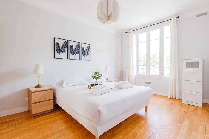 Appartement à louer - Grenier Point du Jour, Boulogne-Billancourt - 2 pièces - 1 chambre