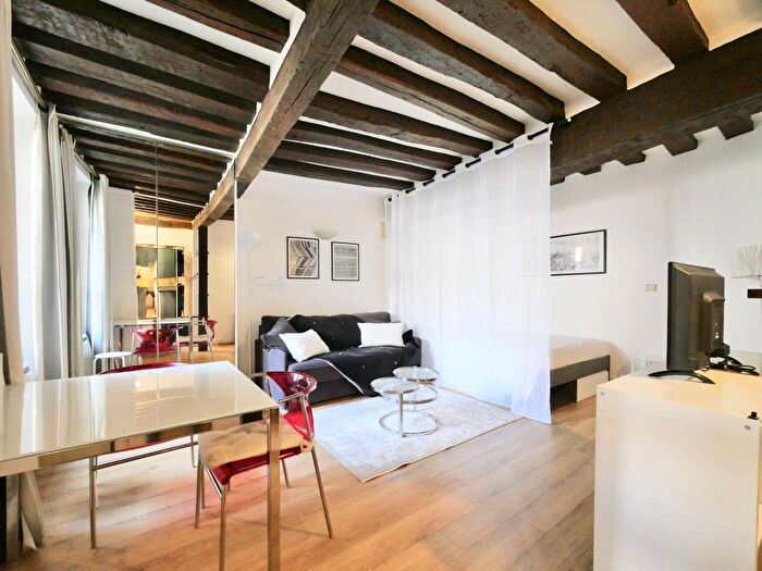 Palais Royal, Paris 1er arrondissement : Appartement 1 pièce à louer