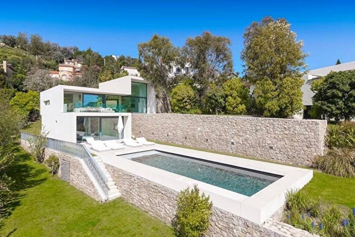 Maison à louer - Gabelle-Courcettes-Les Clos, Golfe-Juan - 5 pièces - 4 chambres