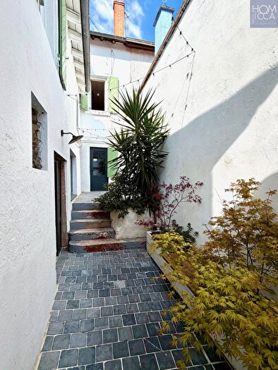 Maison à louer - Centre-Bourg, Saint-Genis-Laval - 6 pièces - 4 chambres