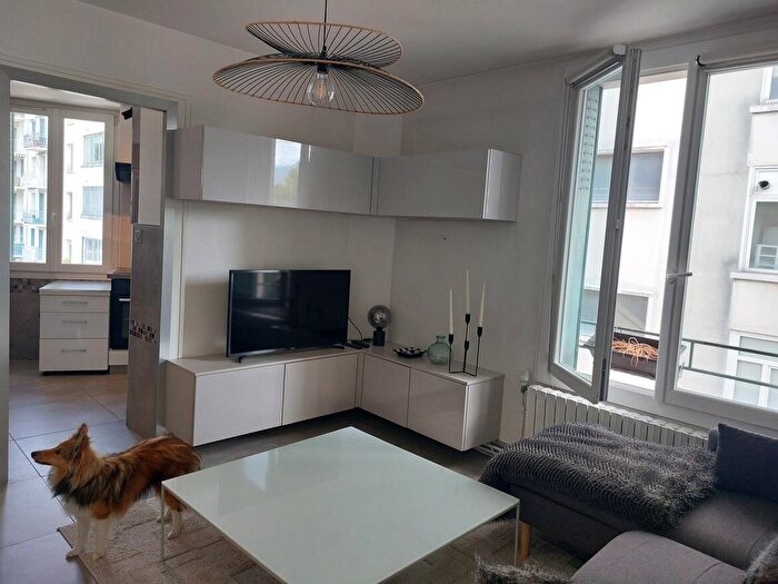 Appartement à louer - Centre-Stade, Chambéry - 4 pièces