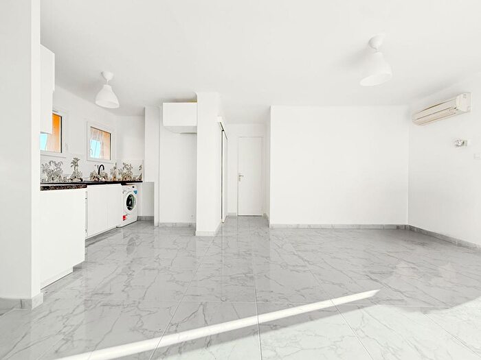 Appartement à louer - Nice, Saint-Isidore - 4 pièces - 3 chambres