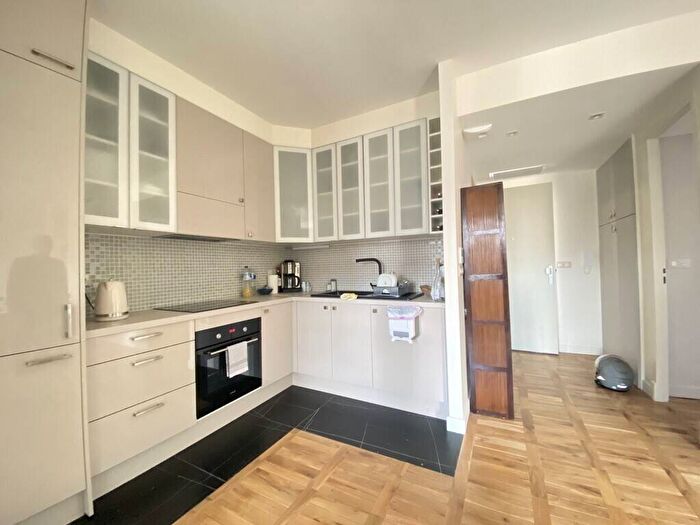 Appartement à louer - Vallée de Fécamp, Paris ème arrondissement - 3 pièces - 2 chambres