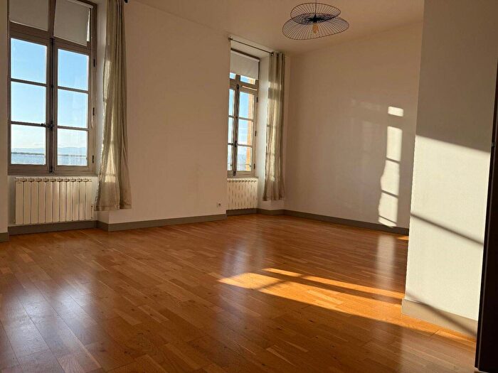 Appartement à louer - Chantegrillet, Sainte-Foy-lès-Lyon - 4 pièces - 3 chambres