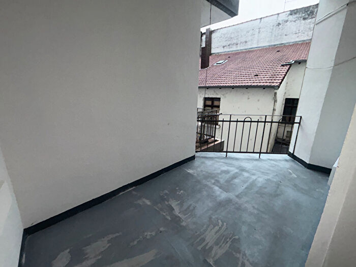 Appartement à louer - Sarreguemines, Centre-ville - 4 pièces - 2 chambres