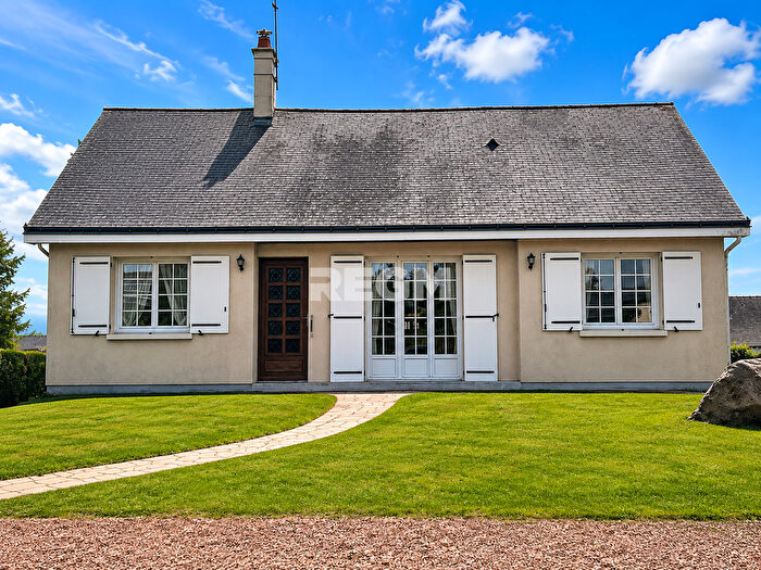 Maison 4 pièces à Distré, à vendre